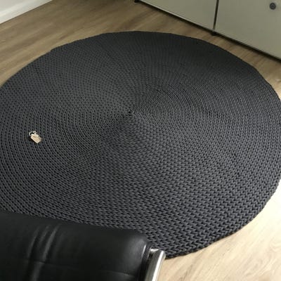 Chunky and Fluffy Crochet Round Rug, Handwoven Carpet With a Minimalist ...