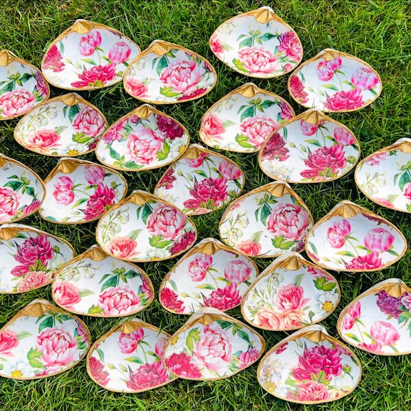 Clam Shell Christmas Ornament, Christmas Gift, Decoupage Clam Shell ...