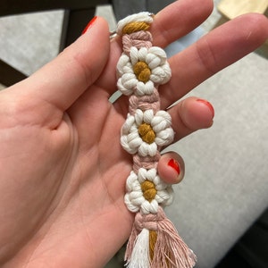 Macrame Daisy Keychain - Etsy