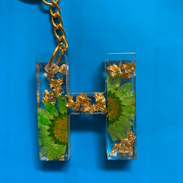 Resin Flower Keychain, Personalized Resin Accessory, Floral Initial ...