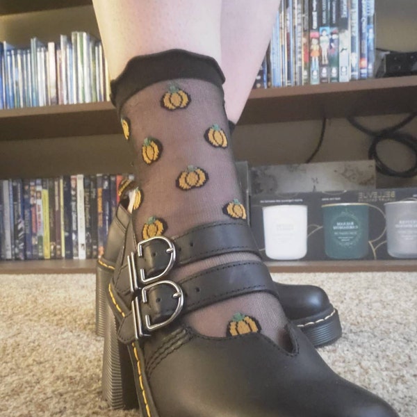 Spiderweb Convertible Clasp Handbag in Black - Spooky Halloween Fashion ...