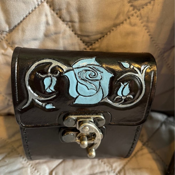 Flynn Rider Satchel, Belts and Pouch - Disney's Tangled - Rapunzel ...