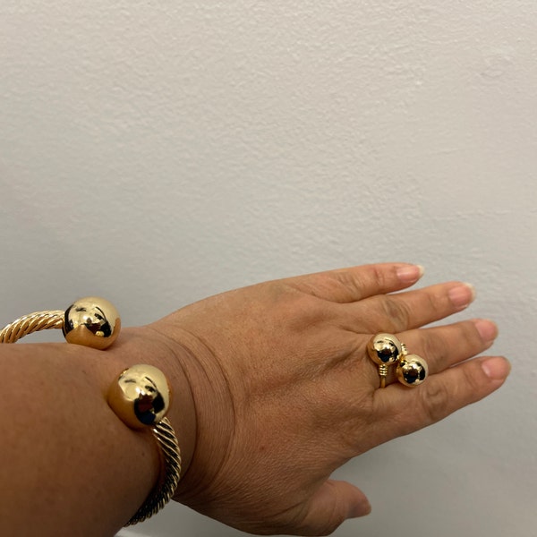 18k Gold Filled Twisted Bangle Featuring Two Solid Balls on Top ...