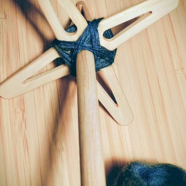 Set of Knotted Flowers and Double Knitting Fork in Light Precious Wood ...