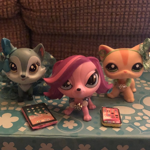 Littlest Pet Shop Lot of 8 Custom Clothes iPad Necklace Bow Cellphone ...