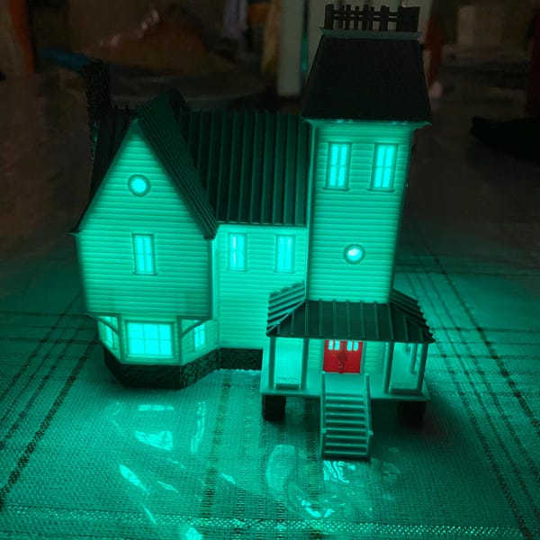 Miniature White Ho-scale Beetlejuice Maitland House Victorian Mansion ...