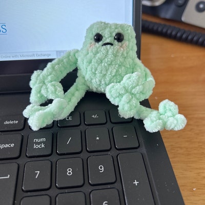 Crochet Strawberry Leggy Frog Desk Buddy Amigurumi - Etsy UK