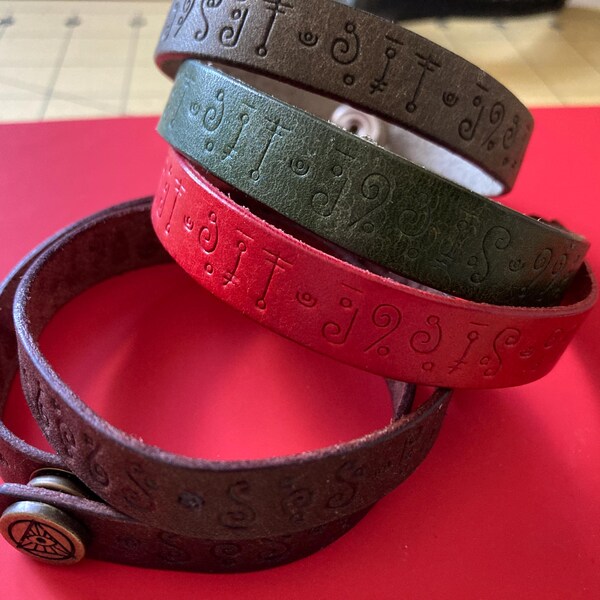 Runic Pen - Engraved Mahogany and Brass - Gel Ink - Ideal Gift for D&D ...