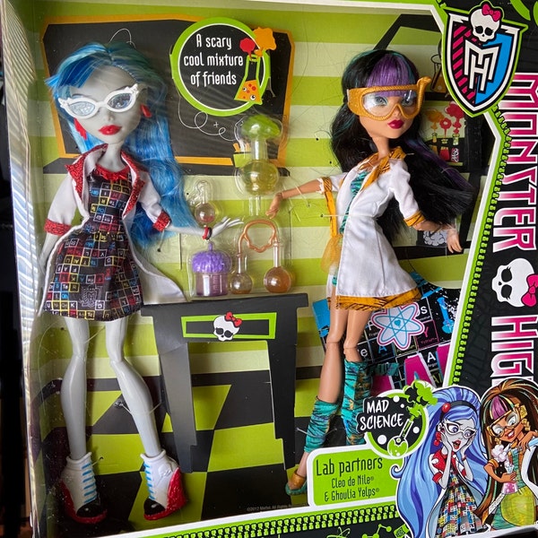 Werewolf Sisters, Clawdeen and Howleen. - Etsy