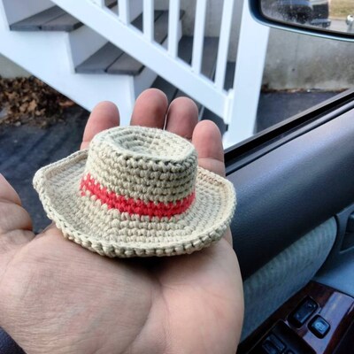 Daisy Charm Crochet Pattern, Crochet Daisy Rear View Mirror Car Charm ...