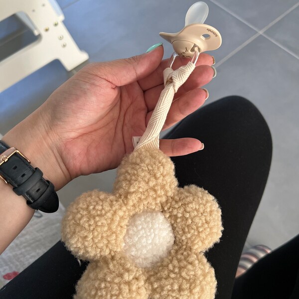 Teddy Daisy Pacifier Clip in Ecru Camel / Baby Daisy Blinkie / Sherpa ...