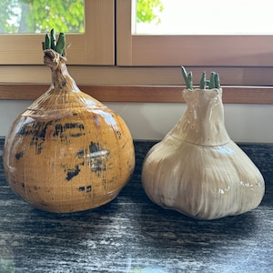 Ceramic Garlic Pot, Garlic Keeper, Pottery Garlic Holder, Cottage ...