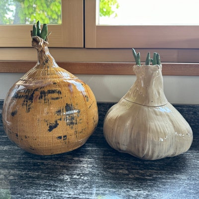 Ceramic Garlic Pot, Garlic Keeper, Pottery Garlic Holder, Cottage ...