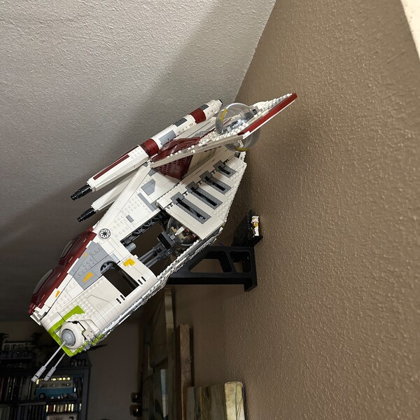UCS Gunship Wall Mount STL Digital File - Etsy