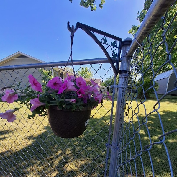 2 PCS Hangs EZ Fence Post Hangers With Ivy Inserts(plant Hanger, Garden ...