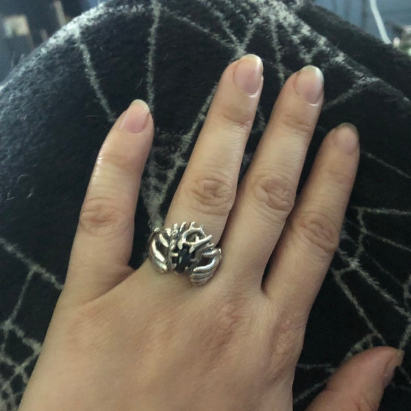Claddagh Ring -- Traditional Celtic Pledge Ring in Bronze or Silver - Etsy