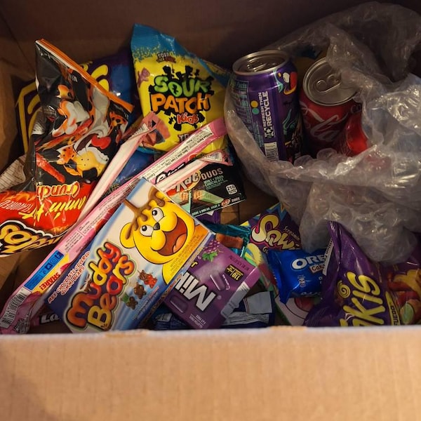 American Snack Box With American Chocolates, Crisp, and Sweets - Etsy UK