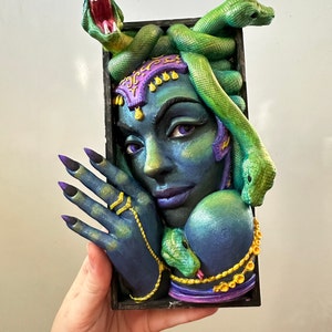 Watcher beholder/spectator Book Nook, 3d Printed Fantasy Book Shelf ...