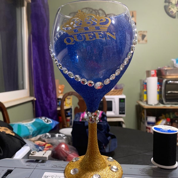 Family Crown Design SVG Png Dxf Bundle / King Dad Crown, Queen Mom ...