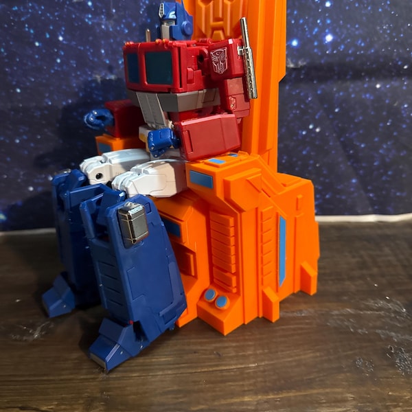 Masterpiece-scale Autobot Commander Chair for Optimus Prime | 3D ...