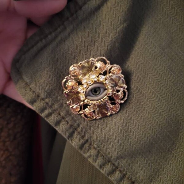 Sea Urchin Wink - Gold Tone Eyeball Brooch Pin - Etsy