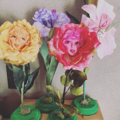 Alice in Wonderland non Talking Flowers madame Iris by Sutherland - Etsy
