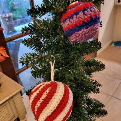 CROCHET PATTERN Swirly Bauble No. 3 3 Size Christmas Ornament Pattern ...