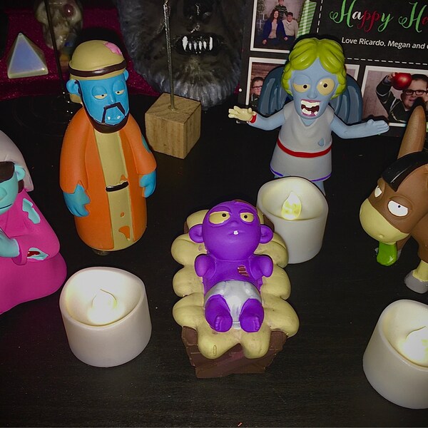 Zombie Nativity Set of 5 Figurines | Resin Christmas Decor | Funny ...