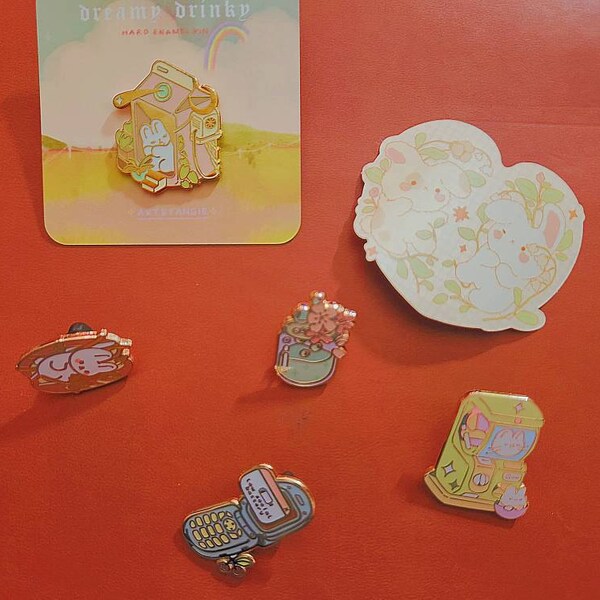 Low Social Battery ⊹ Hard Enamel Pin | Gold Plated Pins | Retro ...
