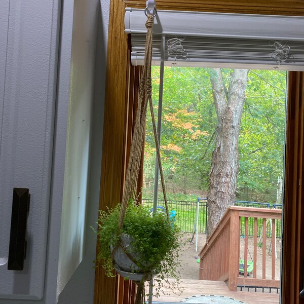 The Plant Shim – Makes Hanging Plants Easy! No-drill Hanging Plant ...