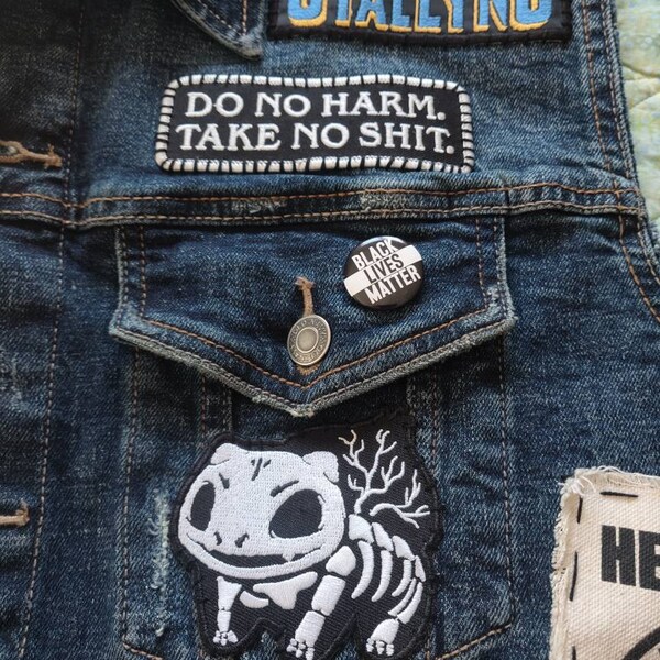 Spooky Bulbasaur Patch - Etsy