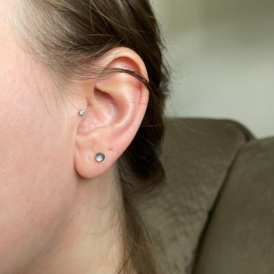 16G Titanium Internally Threaded Opal Prong Set Curve Bar / Barbell ...