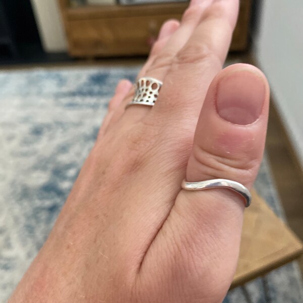 Hallmarked 9ct Gold Wavy Thumb Ring - Solid Gold Ring - 9ct Gold Ring ...