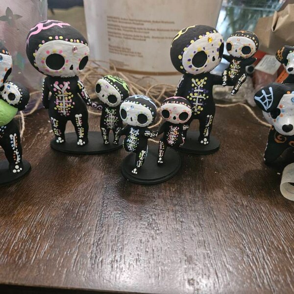Sugar Skull Skeleton With Heart Balloon Day of the Dead Sculpture ...