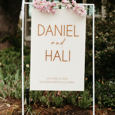 White Curtain Wedding Welcome Sign With Stand, Curtain Print Welcome ...