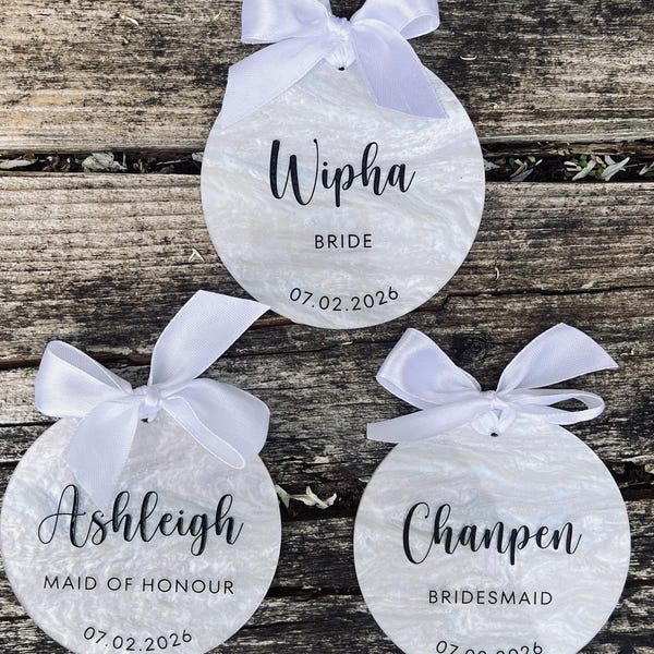 Personalised Wedding Place Names | Circle Place Names | Folded Place ...