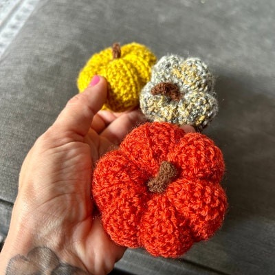 Autumnal Pumpkin Squash Wreath Knitting Pattern - Etsy UK
