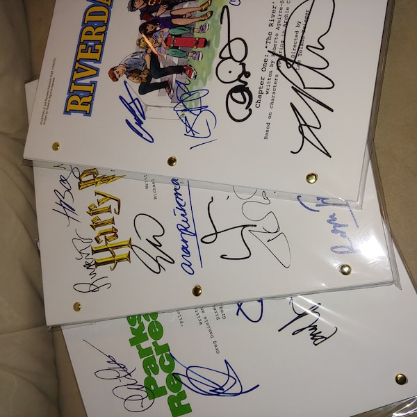 Riverdale TV Show Signed Script Autograph Card Archie Andrews Jughead ...