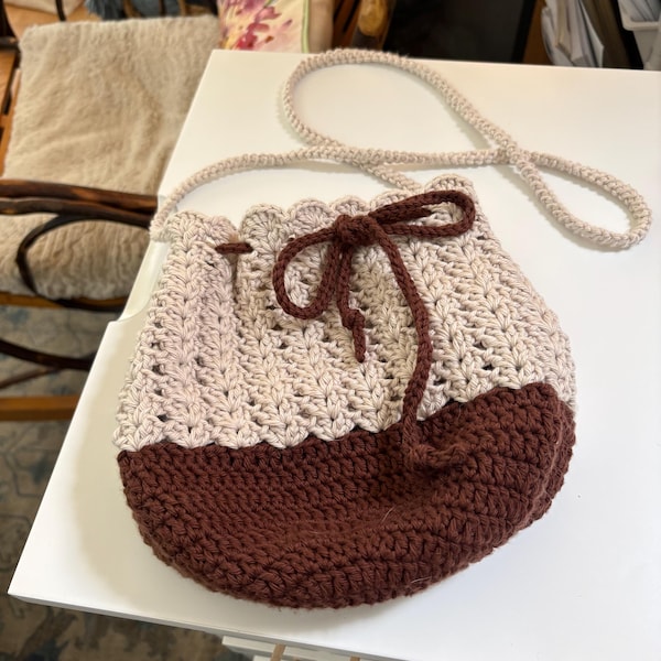 Crochet Round Base Bag Pattern, Fan Stitch Crossbody (PDF Pattern) - Etsy