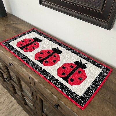 Ladybug Lane Table Runner PDF Pattern - Etsy
