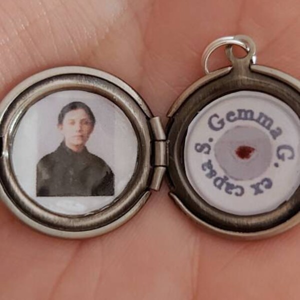 St Therese of Lisieux Red Rose Enameled Front Relic Locket- Gorgeous ...