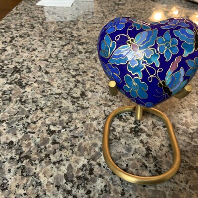 Heart Keepsake Stand - Etsy