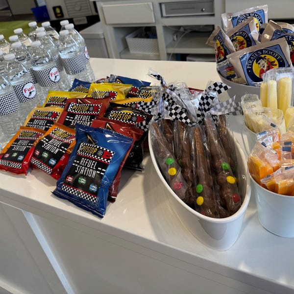 1 Dozen Football Chocolate Pretzels, Super Bowl Party, Super Bowl Theme ...