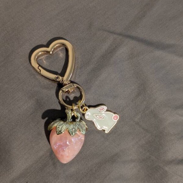Beautiful Strawberry Heart Flower Keychain, Keychain Accessories ...