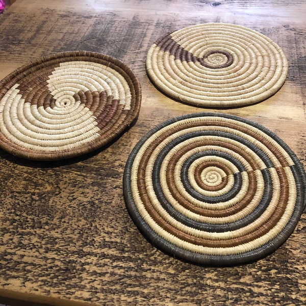 Handwoven Grass Crafts Set Trio of Shallow Trays, Bowls, or Baskets ...