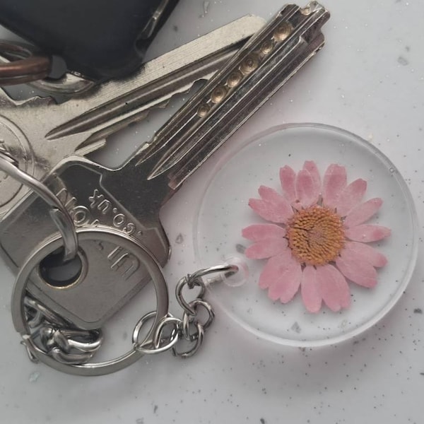 Handmade Epoxy Resin Flower Keyring: Real Dried Pressed Flowers, Gold ...