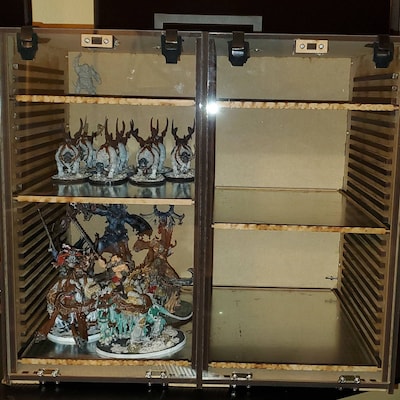 Magcase XL 2.0 MDF Magnetic Carrying Case / Display Case for Miniatures ...