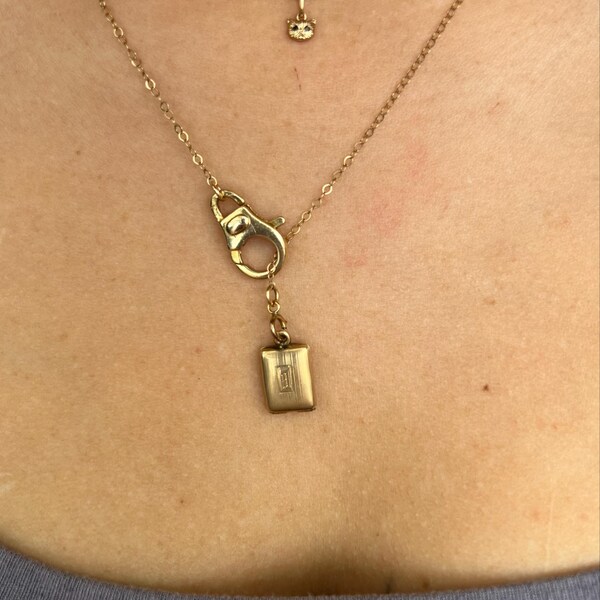 10k 1900 Locket of a Raised Lion Head -diamond in Mouth Green Gemstone ...