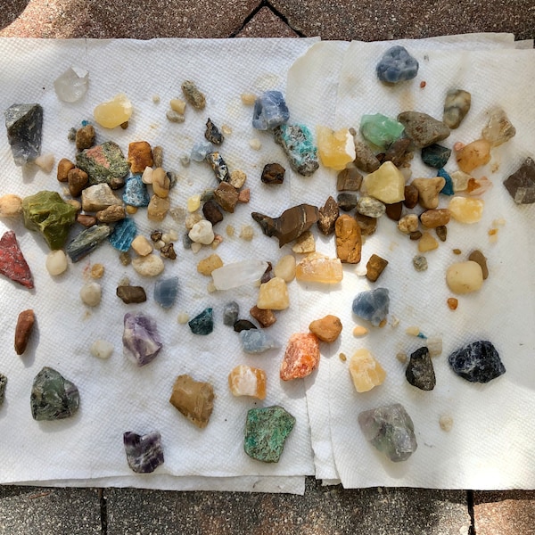 5 Lb. Gem Mining Kit | 5 Pounds Gemstone Paydirt | Sieve | Gem ID Chart ...