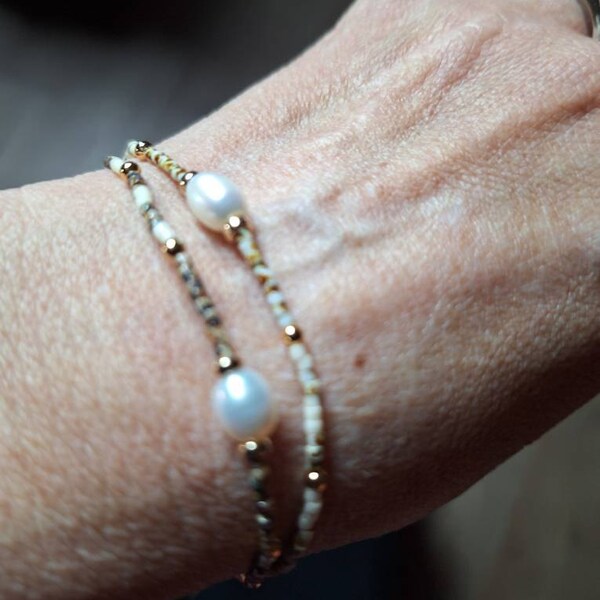 Bracelet fin perle d'eau douce et perles miyuki sur élastique, bracelet ...
